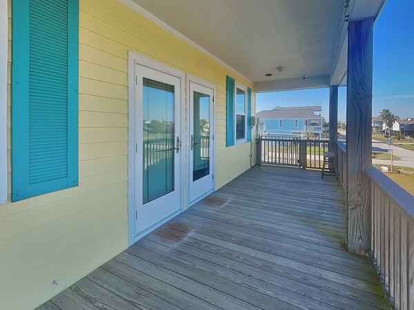 My Vitamin Sea | Pet-friendly + Game Room - Jamaica Beach, TX