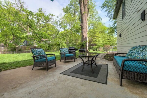 Stylish Home With 2-car Garage, Home Office 1 Gig Wifi, Dog Friendly - Shawnee, KS