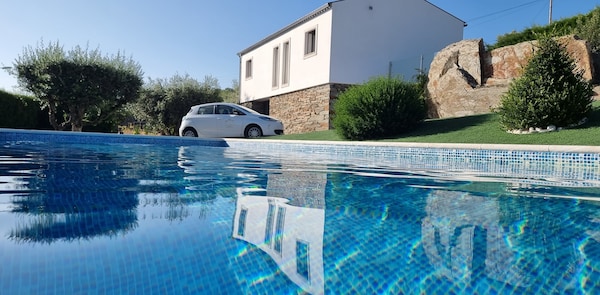 Spacious 1-bedroom House With Wifi And Ac In Enchanting Viseu - Pinhão