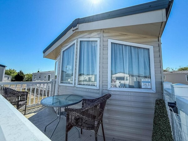 Dog-friendly 8 Berth Caravan At Cherry Tree Holiday Park In Norfolk Ref 70363c - Gorleston