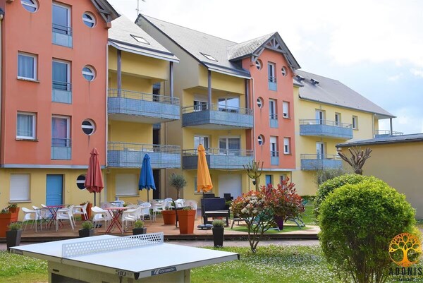 Pet-friendly Accommodation! Parking, Pool! Short Drive To Omaha Beach! - Grandcamp-Maisy