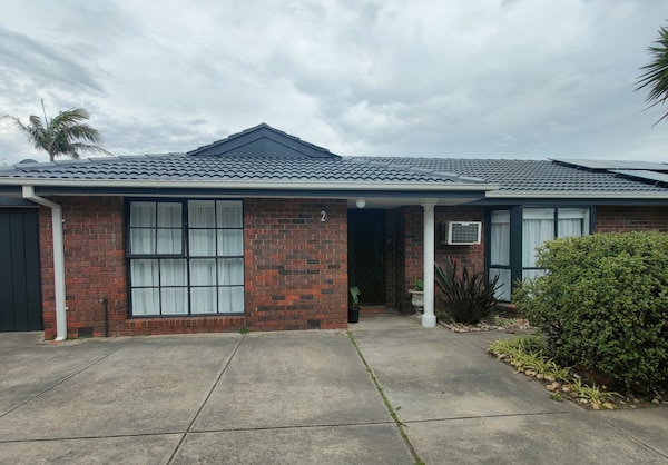 Cozy Getaway In Frankston. \Njust 5-minute Walk To The Beach! - 弗蘭克斯頓