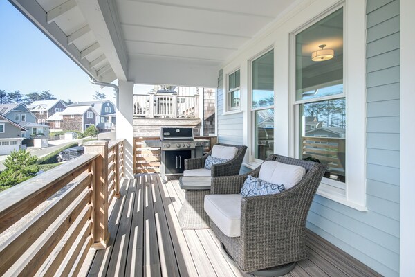 Ocean-view Getaway -Chefs Kitchen, Private Hot Tub, Dog Friendly, Double Patio - Pacific Beach, WA