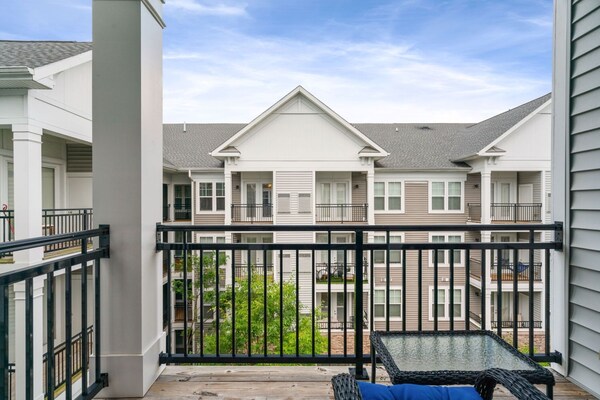 Retreat | Views | Free-parking - Clifton, VA