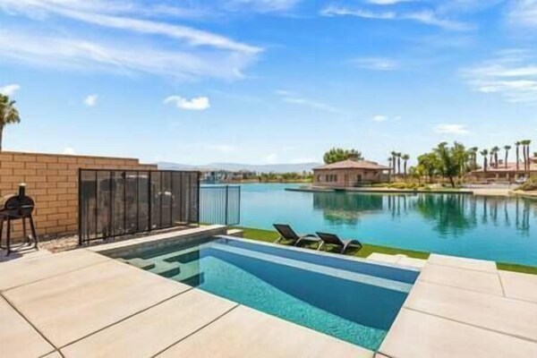 Luxurious Lakefront Retreat - Coachella, CA