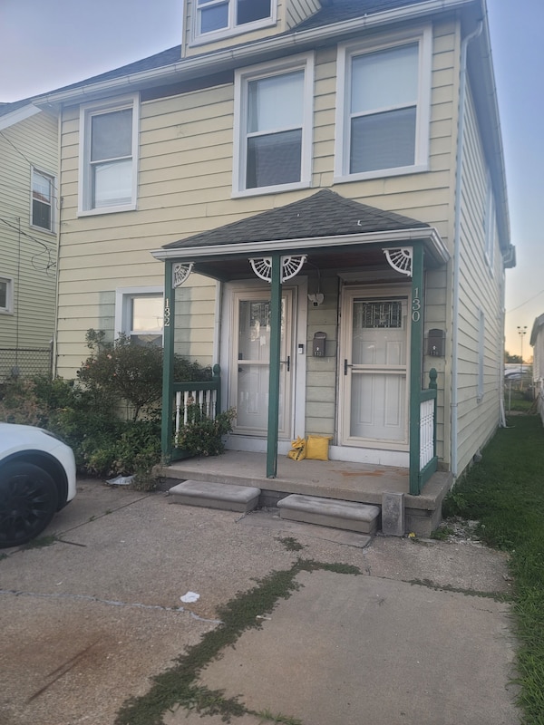 Waterfront With Boat Dock 1-bedroom On Detroit River Canal. Good For 4 People - Dearborn, MI