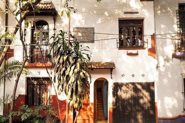 Art Deco House\n\n - Mexico City