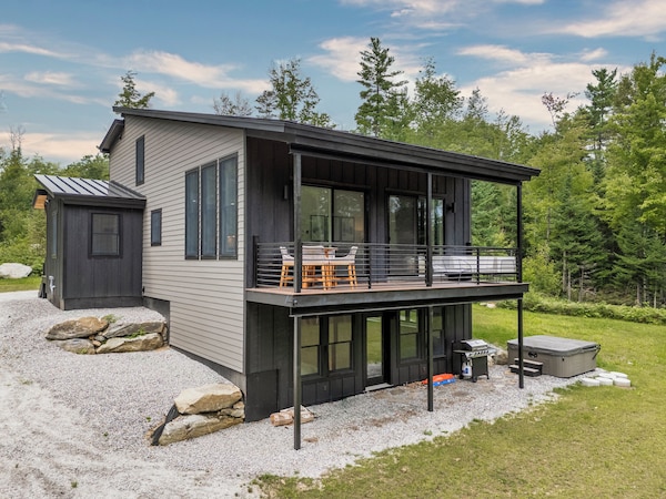 North Road Retreat- Modern Ski Home - Bethel, ME
