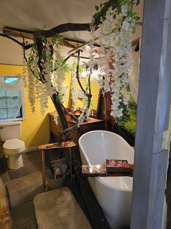 Wisteria Is A Beautiful Fantasy Theme Room At A Bed And Breakfast - Tennessee