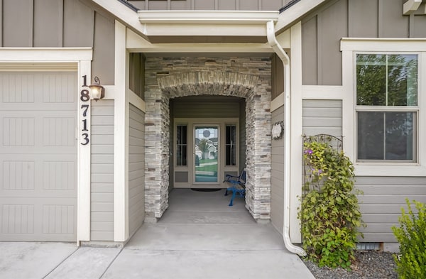 Larger Home|sleeps 12|bbq|private Backyard|park! - Idaho