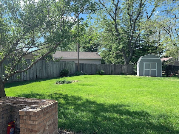 3-bedroom House In Charming Champaign 6 Minutes From State Farm Center - Urbana, IL