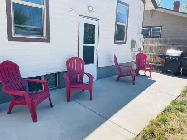 Cozy 3-bedroom House In Charming Casper With Ac, Wifi. Centrally Located! - Casper, WY
