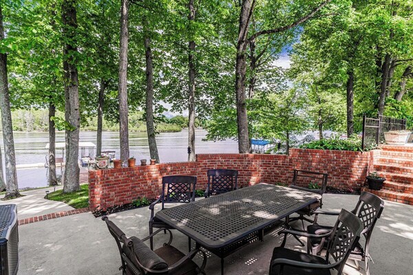 Lakeside Paradise - Waterfront View & Private Dock - Estill Springs, TN