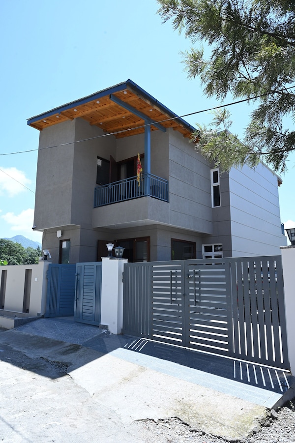 Luxury 3-bedroom Villa With Private Balcony, Washroom In Bhimtal - Bhimtal