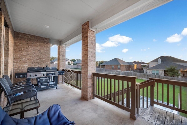 Hot Tub Getaway - 5 Mins To Kalahari  Roomy, Relaxing, Ready For Longer Visits - Round Rock, TX