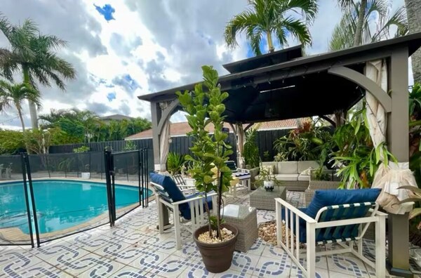 Elegant Tranquil Restful Oasis With Pure Serenity Pool And Garden - Zoo Miami, Miami