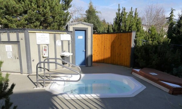 City Style And Small Town Flavour Abound In This Up-scale 1,100 Sq - Sooke