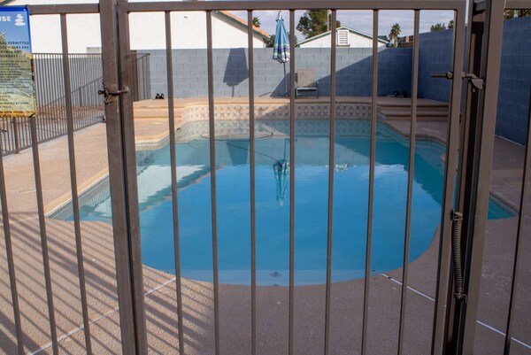 The Stone Sanctuary Northwest: Heated* Pool, Projector, Arcade Game, Billiards, Family Park Adjacent - Las Vegas, NV