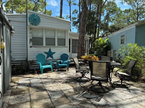 Venice Bungalow - Come Relax Near The Myakka River & 15 Minutes From The Beach! - Venice, FL