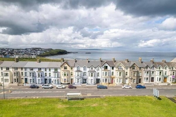 Dunluce Park 2 ~Golf 10min Walk/ Parking Permit - Portrush