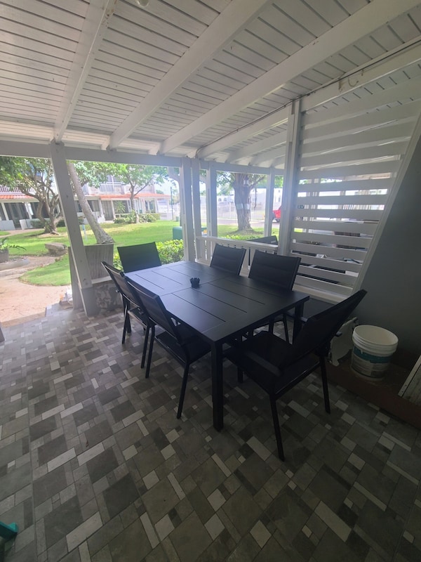 Charming Remodeled 3-bedroom Townhome With Wifi And Ac In Dorado - Bayamón