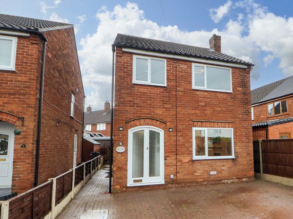 The Cloud House @ Hoole, Pet Friendly, With A Garden In Hoole - Chester