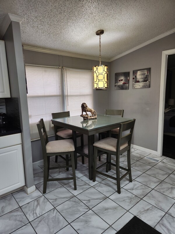 Enjoy A Stylish Experience At This Centrally-located Place. - Morgantown, WV