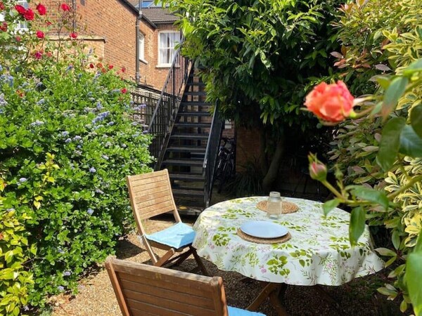 Charming 2b2b Maisonette With Private Garden And Parking - Kingston upon Thames