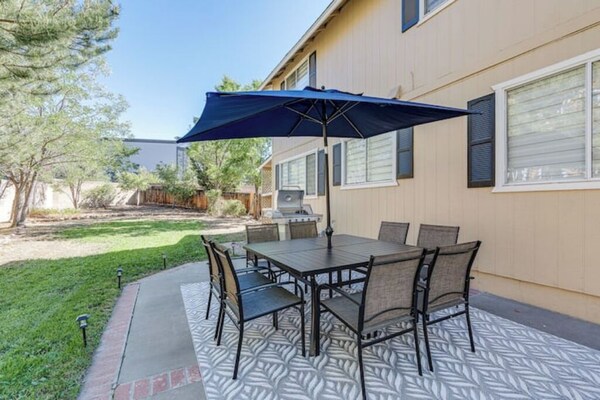 New! Modern 4br Walk To Reno-sparks Conv Center, Atlantis Casino & Shops - Reno, NV