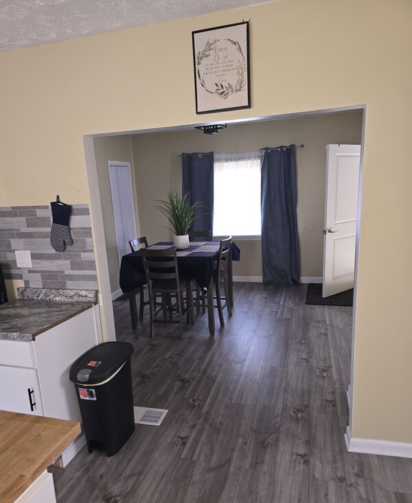 Cozy 2-bedroom Newly Renovated With Balcony And Updated Kitchen And Bath. - Amherst, OH