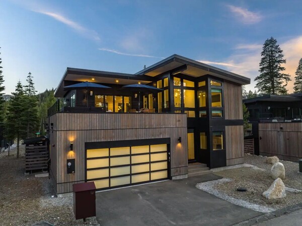 Lux Spacious Palisades Tahoe Home | Beautifully Decorated| Spacious Decks - Tahoe City, CA