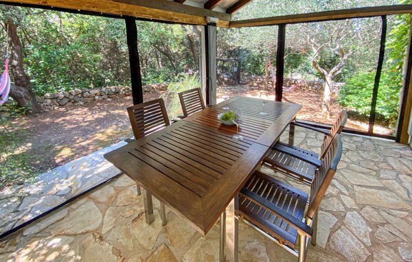 1 Bedroom Lovely Apartment In Nerezine - Neresine