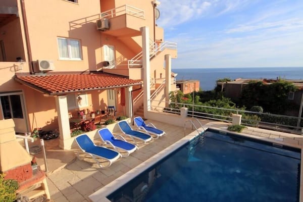 Apartment Ana - Four Bedroom Apartment With Terrace, Sea View And Private Pool - Mlini