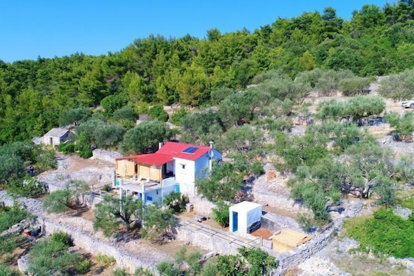 Greenside Cottage Lumi-two Bedroom Holiday Home With Terrace And Sea View - Croatia