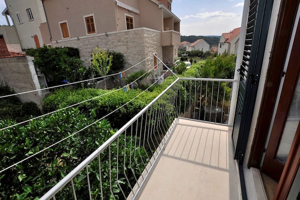 Apartments Seagull - Comfort Two Bedroom Apartment With Sea View Balcony (Tonko) - Dugi Rat