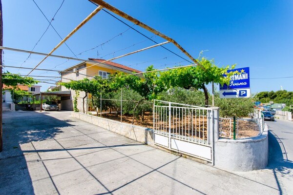 Apartments Ivana (Tr) - One Bedroom Apartment With Terrace (A3) - Trogir
