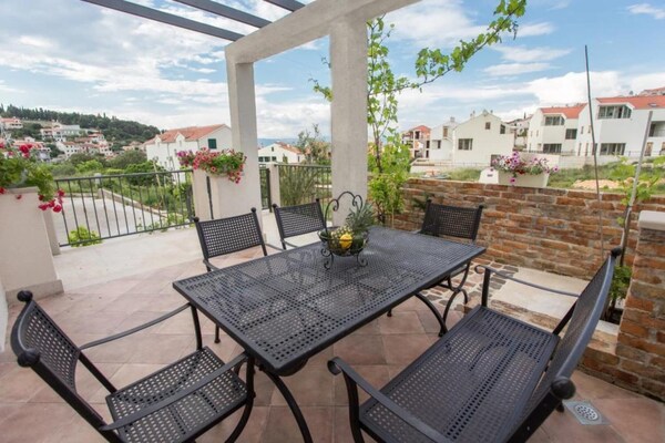 Villa Suzy Lux- Duplex Two Bedroom Villa With Swimming Pool And Sea View - Milna
