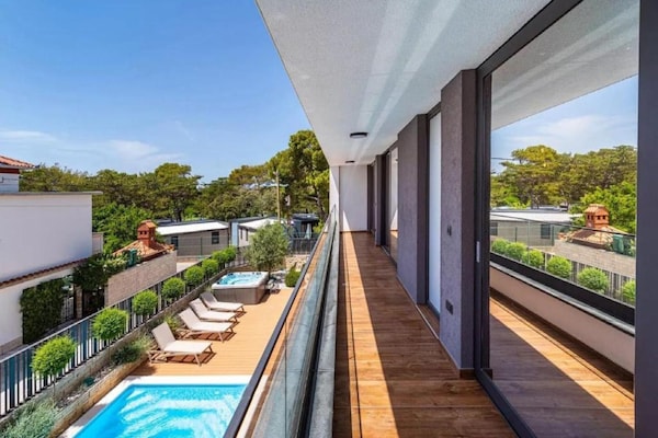 Villa Alpha - Four Bedroom Villa With Swimming Pool - Rab