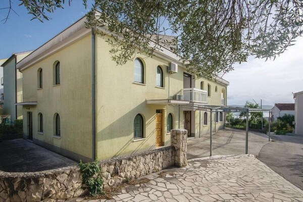 Apartments čIovo - Family One Bedroom Apartment With Terrace (A1) - Okrug Gornji