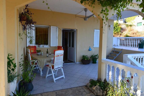 Apartments Dobrila - One Bedroom Apartment With Terrace - A1 - Hvar