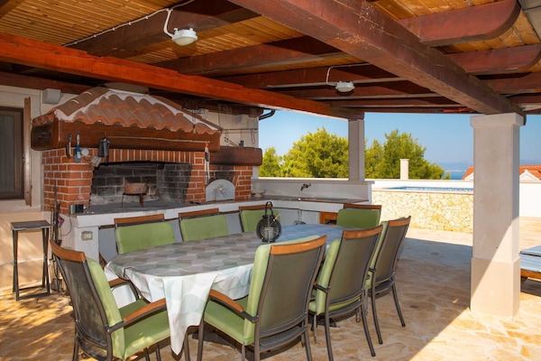 4 Bedroom Villa With Swimming Pool - Sutivan
