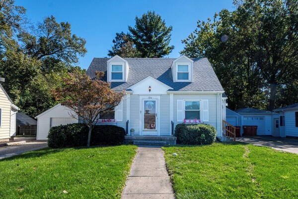 Contemporary Bungalow In Champaign Near Bakery - Urbana, IL