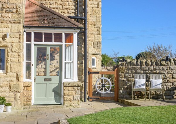 Sandsend - Seahouses - Seahouses