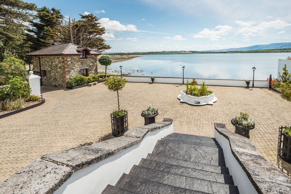 Luxurious Waterfront Georgian Manor House  Restored And Fully Staffed 18 Guests\n - Tralee