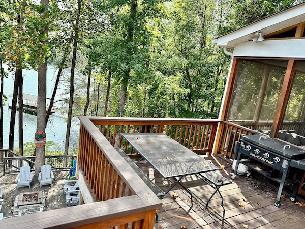 Relaxing Lake Front Getaway With Hot Tub & Dock! Near Clemson, Sleeps 14+ - Walhalla, SC