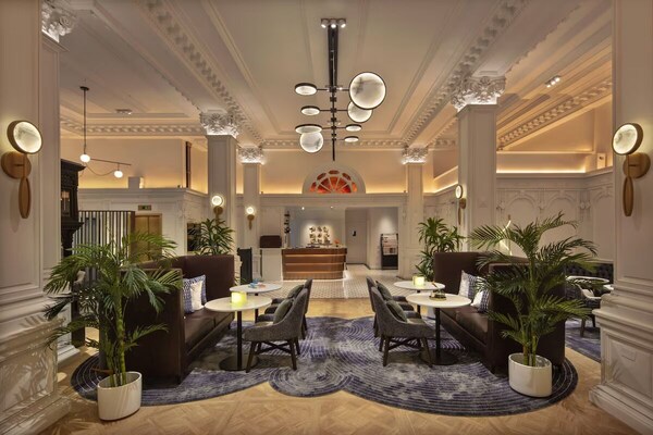 King Bed Room, The Algonquin, Classic Ambiance, Blue Bar & Lounge, Midtown Nyc - Bryant Park, NY