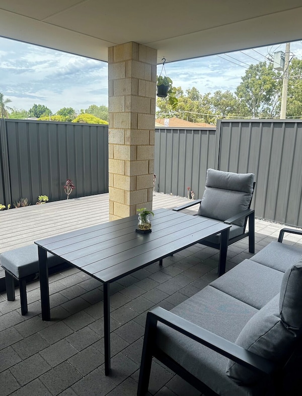 Luxe Cosy Master Bedroom W/ Lush Thick King Bed And Double Shower In Beechboro - Perth, Australia