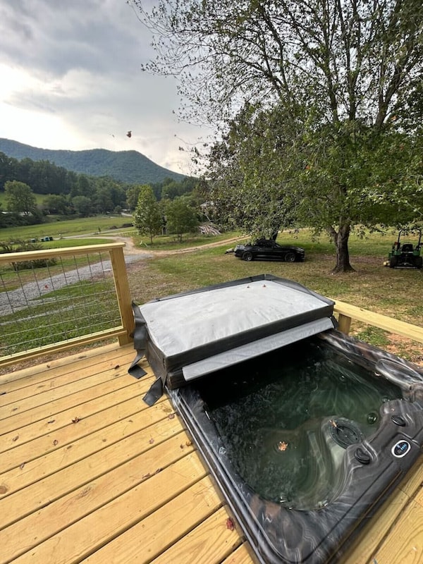 Mountain Schoolbus W Hottub - North Carolina