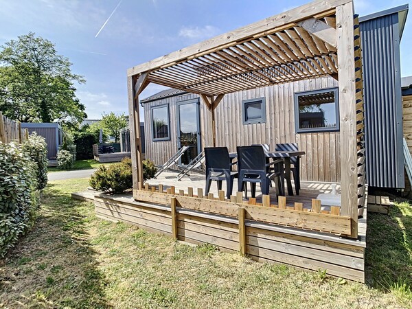 Wooden Tiny House With Terrace, Pool, Wifi, Pets, Parking - 200m From The Beach - Carolles