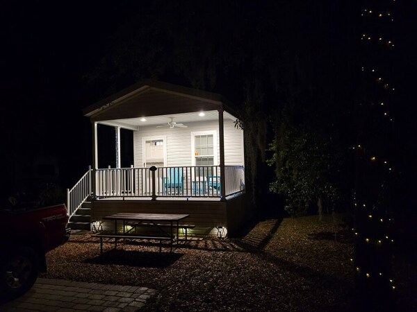 Cozy Mobile Home In Charming Crystal River With Wifi And Ac - Homosassa Springs, FL